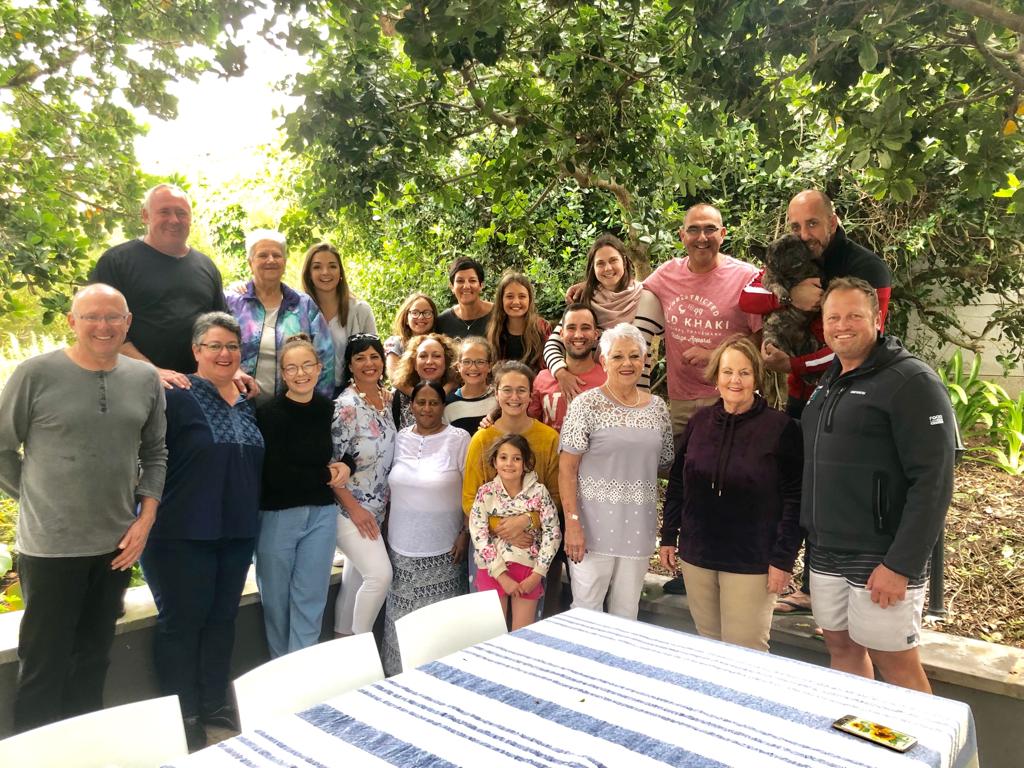 The Fourie family under the milkwood tree – Sabbat in Jongens